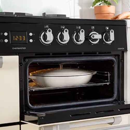 Range Cookers vs Built-In Ovens | Leisure
